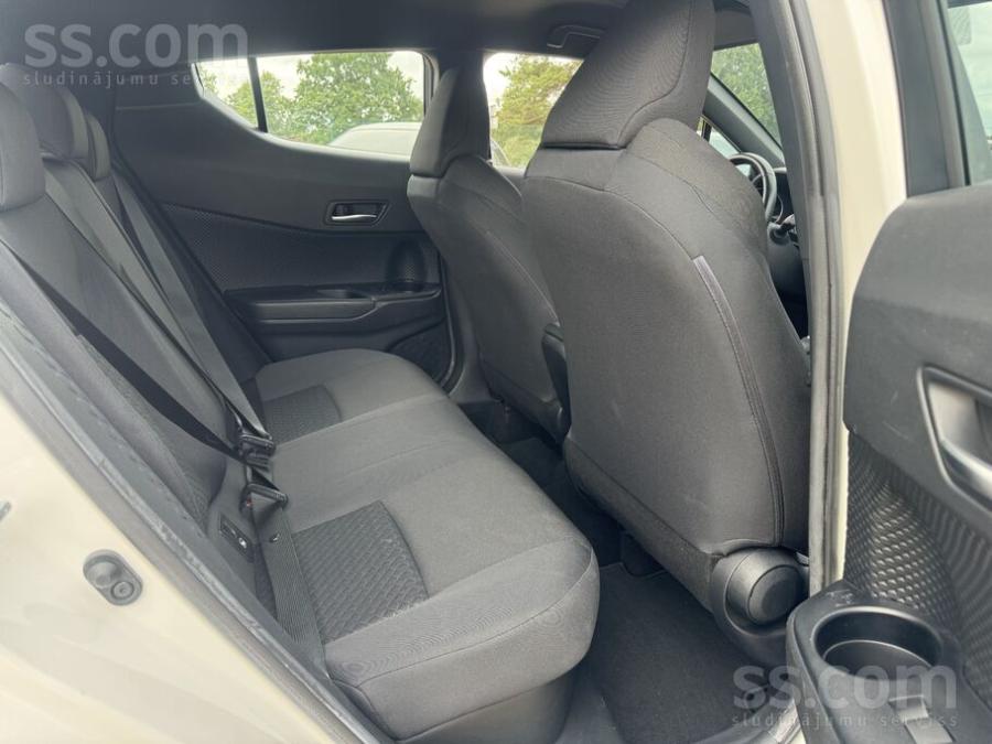 Balts Toyota C-HR 2020 Valmiera, ar dzinēja tilpumu 1.80 L un nobraukumu 53 tūkst. km par 19250 €, foto 17 vietnē AUTOMOTO.COM.LV