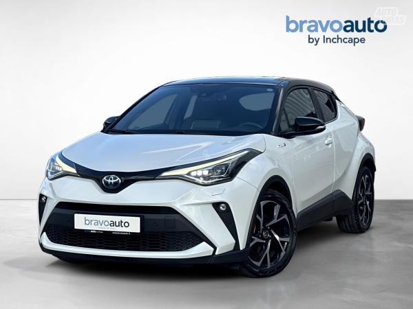 White Toyota C-HR 2020 in Kaunas, with an engine capacity of 1.80 L and mileage of 102 thousand km for 20472 €, photo 1 on AUTOMOTO.COM.LV