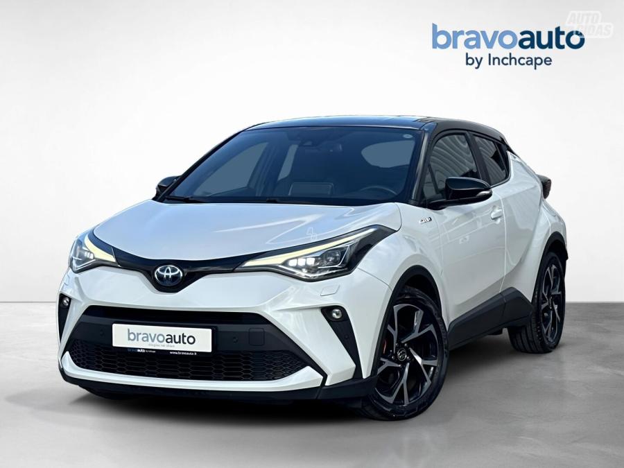 White Toyota C-HR 2020 in Kaunas, with an engine capacity of 1.80 L and mileage of 102 thousand km for 20472 €, photo 1 on AUTOMOTO.COM.LV