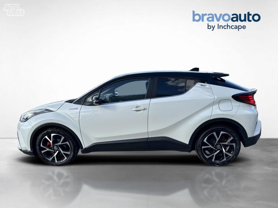 White Toyota C-HR 2020 in Kaunas, with an engine capacity of 1.80 L and mileage of 102 thousand km for 20472 €, photo 3 on AUTOMOTO.COM.LV
