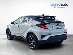 White Toyota C-HR 2020 in Kaunas, with an engine capacity of 1.80 L and mileage of 102 thousand km for 20472 €, photo 4 on AUTOMOTO.COM.LV