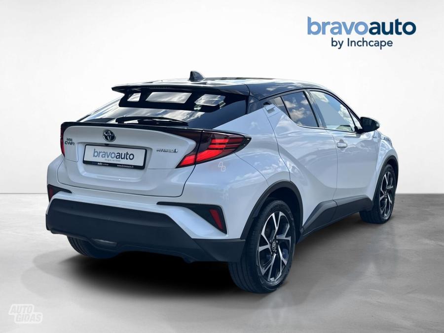 White Toyota C-HR 2020 in Kaunas, with an engine capacity of 1.80 L and mileage of 102 thousand km for 20472 €, photo 6 on AUTOMOTO.COM.LV