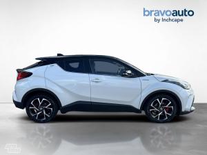 White Toyota C-HR 2020 in Kaunas, with an engine capacity of 1.80 L and mileage of 102 thousand km for 20472 €, photo 7 on AUTOMOTO.COM.LV