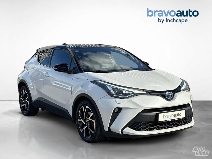 White Toyota C-HR 2020 in Kaunas, with an engine capacity of 1.80 L and mileage of 102 thousand km for 20472 €, photo 8 on AUTOMOTO.COM.LV