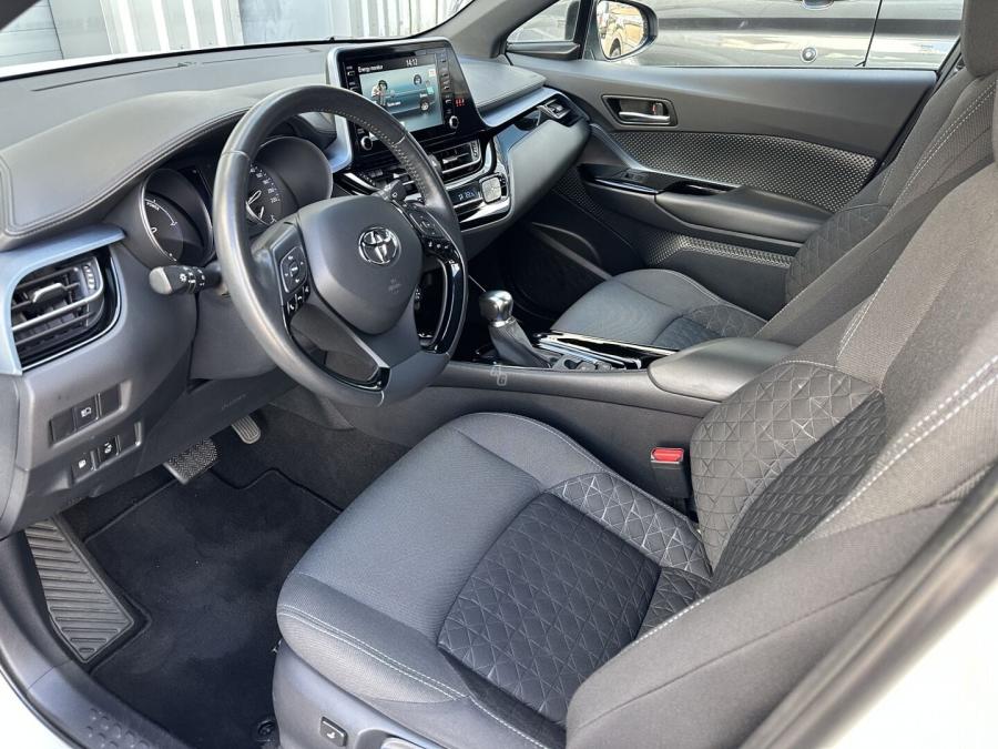White Toyota C-HR 2020 in Kaunas, with an engine capacity of 1.80 L and mileage of 102 thousand km for 20472 €, photo 10 on AUTOMOTO.COM.LV