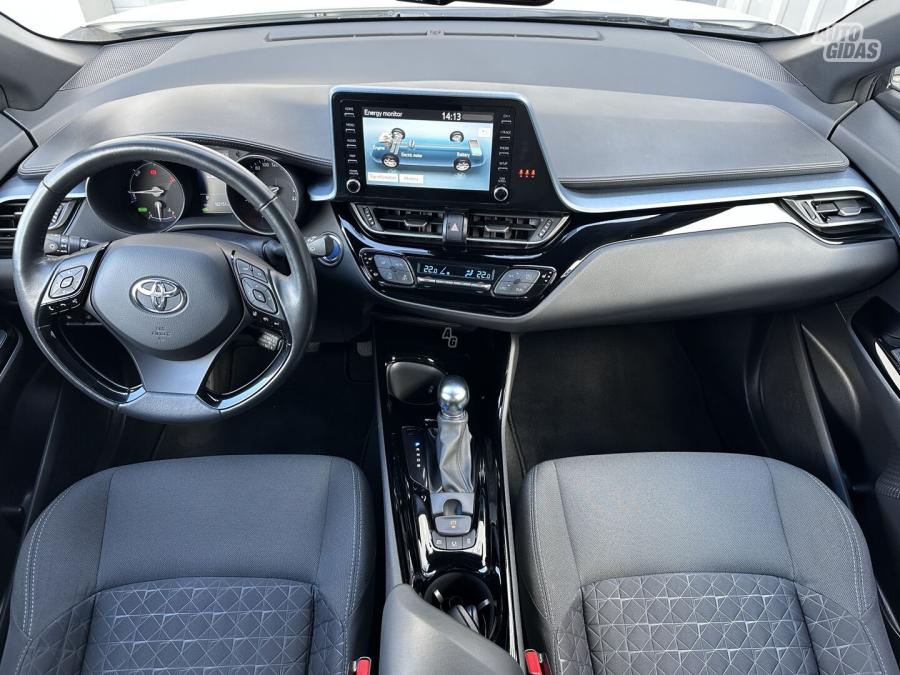 White Toyota C-HR 2020 in Kaunas, with an engine capacity of 1.80 L and mileage of 102 thousand km for 20472 €, photo 13 on AUTOMOTO.COM.LV