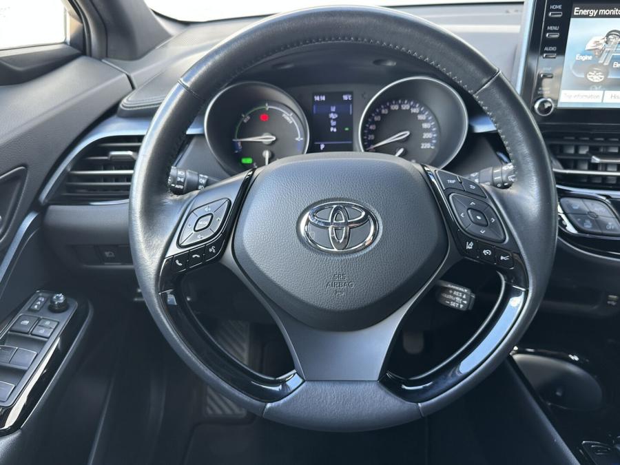 White Toyota C-HR 2020 in Kaunas, with an engine capacity of 1.80 L and mileage of 102 thousand km for 20472 €, photo 15 on AUTOMOTO.COM.LV