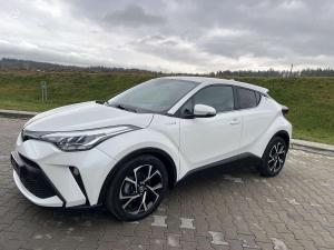 White Toyota C-HR 2021 in Vilnius, with an engine capacity of 1.80 L and mileage of 150 thousand km for 17300 €, photo 5 on AUTOMOTO.COM.LV