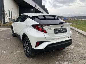 White Toyota C-HR 2021 in Vilnius, with an engine capacity of 1.80 L and mileage of 150 thousand km for 17300 €, photo 8 on AUTOMOTO.COM.LV