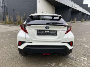 White Toyota C-HR 2021 in Vilnius, with an engine capacity of 1.80 L and mileage of 150 thousand km for 17300 €, photo 9 on AUTOMOTO.COM.LV