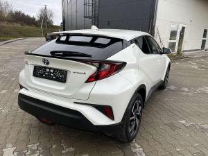 White Toyota C-HR 2021 in Vilnius, with an engine capacity of 1.80 L and mileage of 150 thousand km for 17300 €, photo 10 on AUTOMOTO.COM.LV