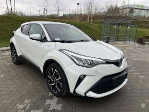White Toyota C-HR 2021 in Vilnius, with an engine capacity of 1.80 L and mileage of 150 thousand km for 17300 €, photo 14 on AUTOMOTO.COM.LV