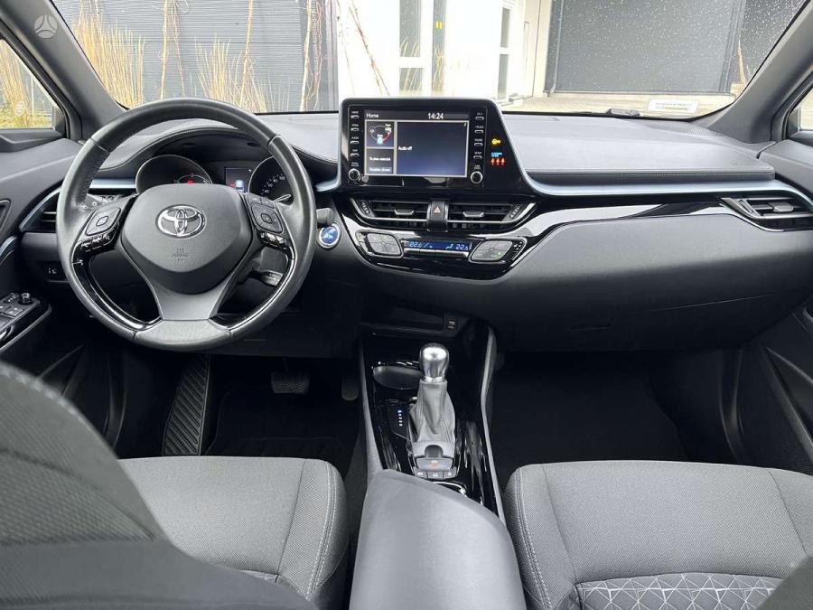 White Toyota C-HR 2021 in Vilnius, with an engine capacity of 1.80 L and mileage of 150 thousand km for 17300 €, photo 20 on AUTOMOTO.COM.LV