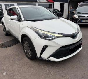 Белый Тойота C-HR 2021 в Вильнюс, объемом двигателя 1.80 л и пробегом 23 тыс. км за 19900 €, фото 3 на AUTOMOTO.COM.LV