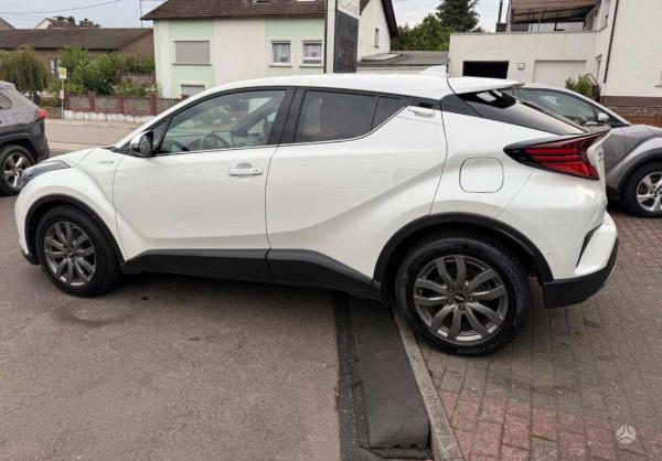 Balts Toyota C-HR 2021 Viļņa, ar dzinēja tilpumu 1.80 L un nobraukumu 23 tūkst. km par 19900 €, foto 4 vietnē AUTOMOTO.COM.LV