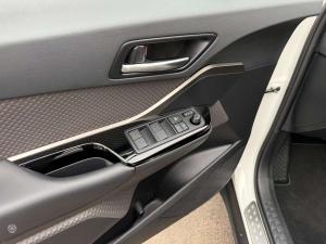 Белый Тойота C-HR 2021 в Вильнюс, объемом двигателя 1.80 л и пробегом 23 тыс. км за 19900 €, фото 7 на AUTOMOTO.COM.LV