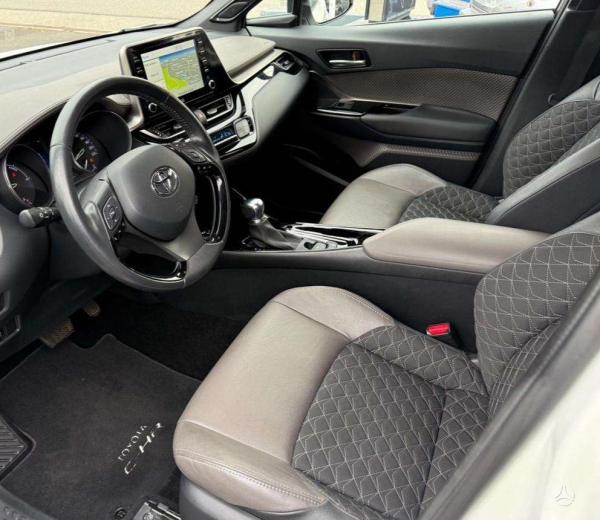 Balts Toyota C-HR 2021 Viļņa, ar dzinēja tilpumu 1.80 L un nobraukumu 23 tūkst. km par 19900 €, foto 10 vietnē AUTOMOTO.COM.LV