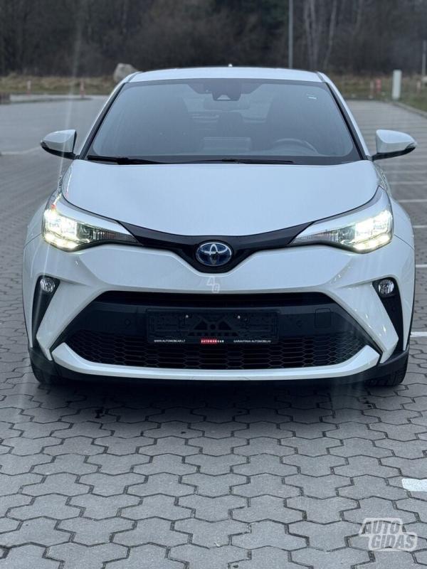 Balts Toyota C-HR 2021 Viļņa, ar dzinēja tilpumu 1.80 L un nobraukumu 66 tūkst. km par 21950 €, foto 2 vietnē AUTOMOTO.COM.LV