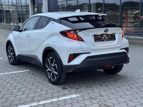 Balts Toyota C-HR 2021 Viļņa, ar dzinēja tilpumu 1.80 L un nobraukumu 66 tūkst. km par 21950 €, foto 4 vietnē AUTOMOTO.COM.LV