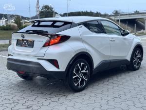 White Toyota C-HR 2021 in Vilnius, with an engine capacity of 1.80 L and mileage of 66 thousand km for 21950 €, photo 6 on AUTOMOTO.COM.LV