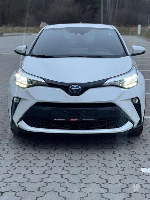 Balts Toyota C-HR 2021 Viļņa, ar dzinēja tilpumu 1.80 L un nobraukumu 66 tūkst. km par 21950 €, foto 2 vietnē AUTOMOTO.COM.LV