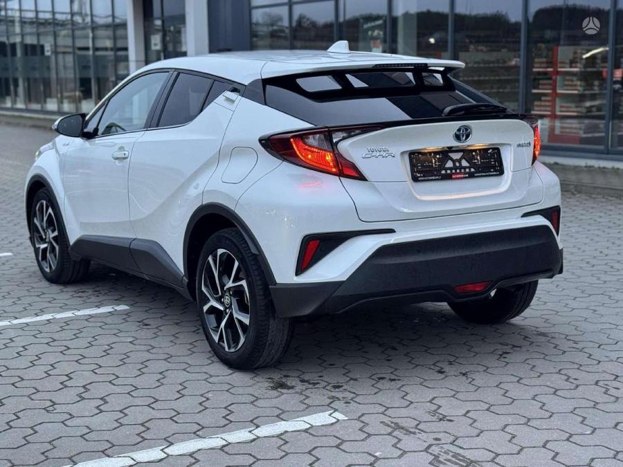 Balts Toyota C-HR 2021 Viļņa, ar dzinēja tilpumu 1.80 L un nobraukumu 66 tūkst. km par 21950 €, foto 4 vietnē AUTOMOTO.COM.LV