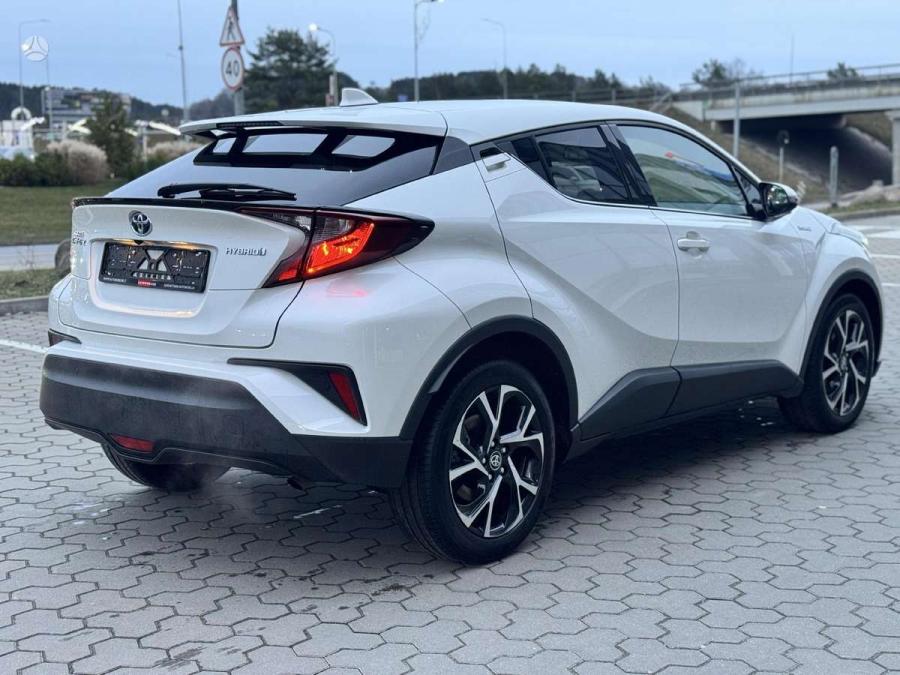 Balts Toyota C-HR 2021 Viļņa, ar dzinēja tilpumu 1.80 L un nobraukumu 66 tūkst. km par 21950 €, foto 6 vietnē AUTOMOTO.COM.LV