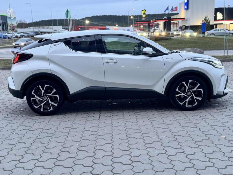 Balts Toyota C-HR 2021 Viļņa, ar dzinēja tilpumu 1.80 L un nobraukumu 66 tūkst. km par 21950 €, foto 7 vietnē AUTOMOTO.COM.LV