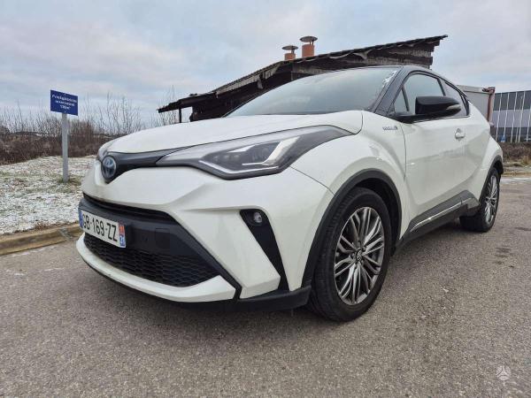 Balts Toyota C-HR 2021 Rīga, ar dzinēja tilpumu 1.99 L un nobraukumu 85 tūkst. km par 17900 €, foto 1 vietnē AUTOMOTO.COM.LV