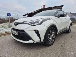 Balts Toyota C-HR 2021 Rīga, ar dzinēja tilpumu 1.99 L un nobraukumu 85 tūkst. km par 17900 €, foto  vietnē AUTOMOTO.COM.LV