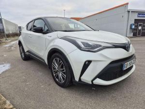 White Toyota C-HR 2021 in Riga, with an engine capacity of 1.99 L and mileage of 85 thousand km for 17900 €, photo 2 on AUTOMOTO.COM.LV