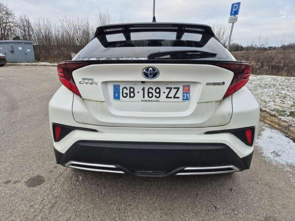 Balts Toyota C-HR 2021 Rīga, ar dzinēja tilpumu 1.99 L un nobraukumu 85 tūkst. km par 17900 €, foto 3 vietnē AUTOMOTO.COM.LV