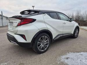 White Toyota C-HR 2021 in Riga, with an engine capacity of 1.99 L and mileage of 85 thousand km for 17900 €, photo 8 on AUTOMOTO.COM.LV