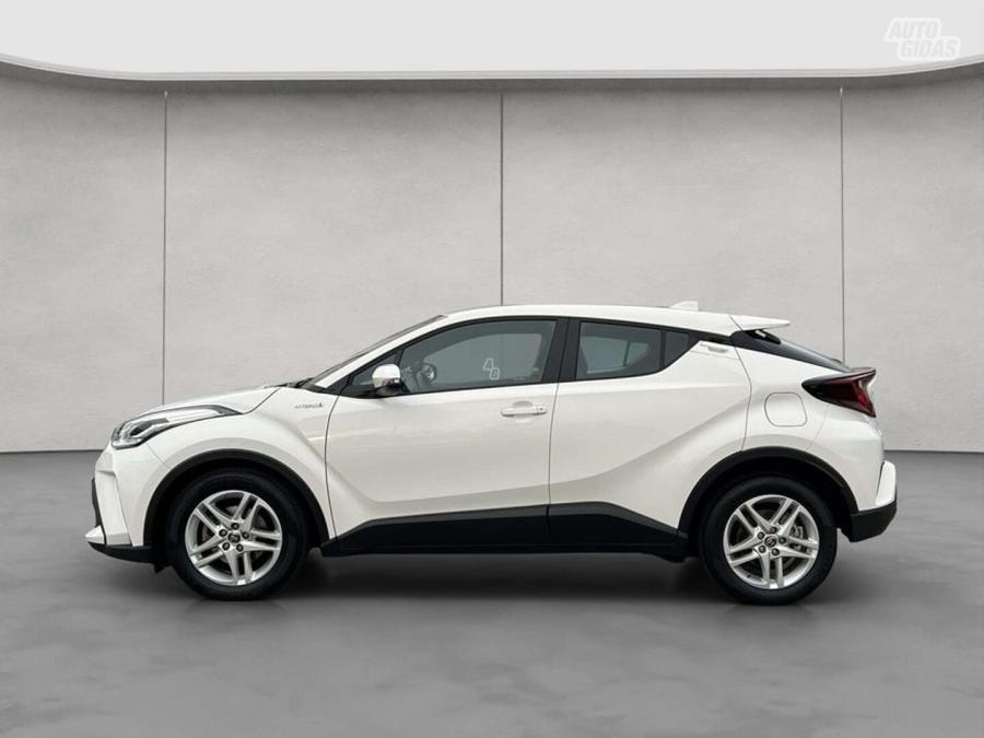 Balts Toyota C-HR 2021 Kauņa, ar dzinēja tilpumu 1.80 L un nobraukumu 53 tūkst. km par 23772 €, foto 2 vietnē AUTOMOTO.COM.LV