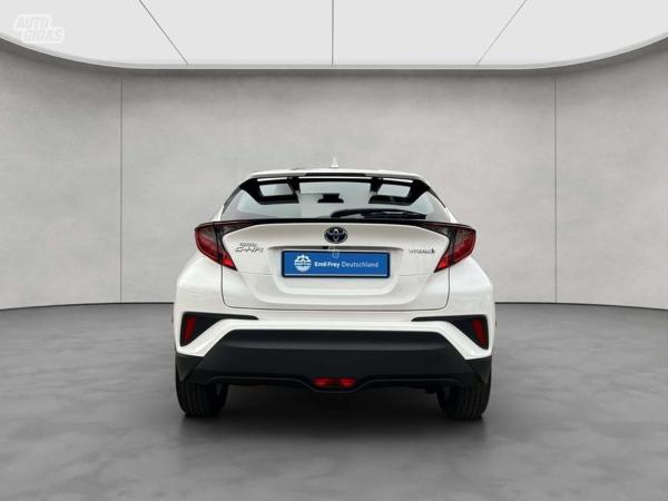 White Toyota C-HR 2021 in Kaunas, with an engine capacity of 1.80 L and mileage of 53 thousand km for 23772 €, photo 4 on AUTOMOTO.COM.LV