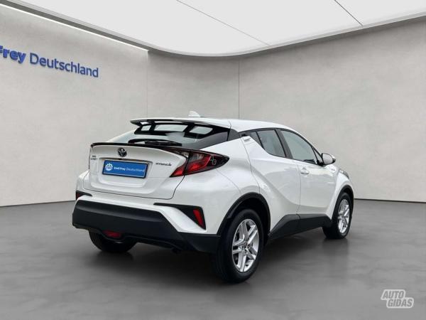 White Toyota C-HR 2021 in Kaunas, with an engine capacity of 1.80 L and mileage of 53 thousand km for 23772 €, photo 6 on AUTOMOTO.COM.LV