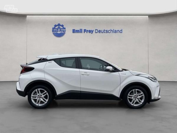 White Toyota C-HR 2021 in Kaunas, with an engine capacity of 1.80 L and mileage of 53 thousand km for 23772 €, photo 7 on AUTOMOTO.COM.LV