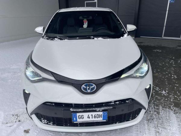 Белый Тойота C-HR 2021 в Вильнюс, объемом двигателя 1.80 л и пробегом 23 тыс. км за 19999 €, фото 4 на AUTOMOTO.COM.LV