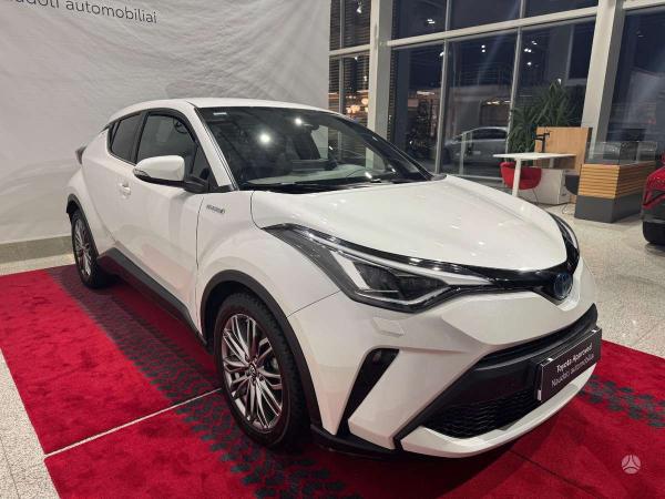 Белый Тойота C-HR 2021 в Шяуляй, объемом двигателя 1.80 л и пробегом 60 тыс. км за 22900 €, фото 2 на AUTOMOTO.COM.LV
