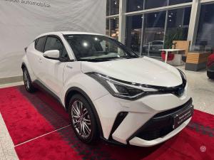 Белый Тойота C-HR 2021 в Шяуляй, объемом двигателя 1.80 л и пробегом 60 тыс. км за 22900 €, фото 2 на AUTOMOTO.COM.LV