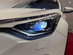 Белый Тойота C-HR 2021 в Шяуляй, объемом двигателя 1.80 л и пробегом 60 тыс. км за 22900 €, фото 4 на AUTOMOTO.COM.LV