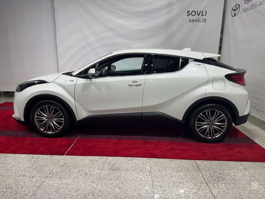 Белый Тойота C-HR 2021 в Шяуляй, объемом двигателя 1.80 л и пробегом 60 тыс. км за 22900 €, фото 5 на AUTOMOTO.COM.LV