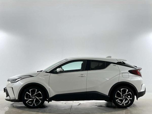 Белый Тойота C-HR 2021 в Вильнюс, объемом двигателя 1.80 л и пробегом 112 тыс. км за 20900 €, фото 2 на AUTOMOTO.COM.LV