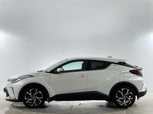 Balts Toyota C-HR 2021 Viļņa, ar dzinēja tilpumu 1.80 L un nobraukumu 112 tūkst. km par 20900 €, foto 2 vietnē AUTOMOTO.COM.LV