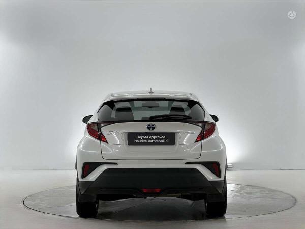 Белый Тойота C-HR 2021 в Вильнюс, объемом двигателя 1.80 л и пробегом 112 тыс. км за 20900 €, фото 3 на AUTOMOTO.COM.LV