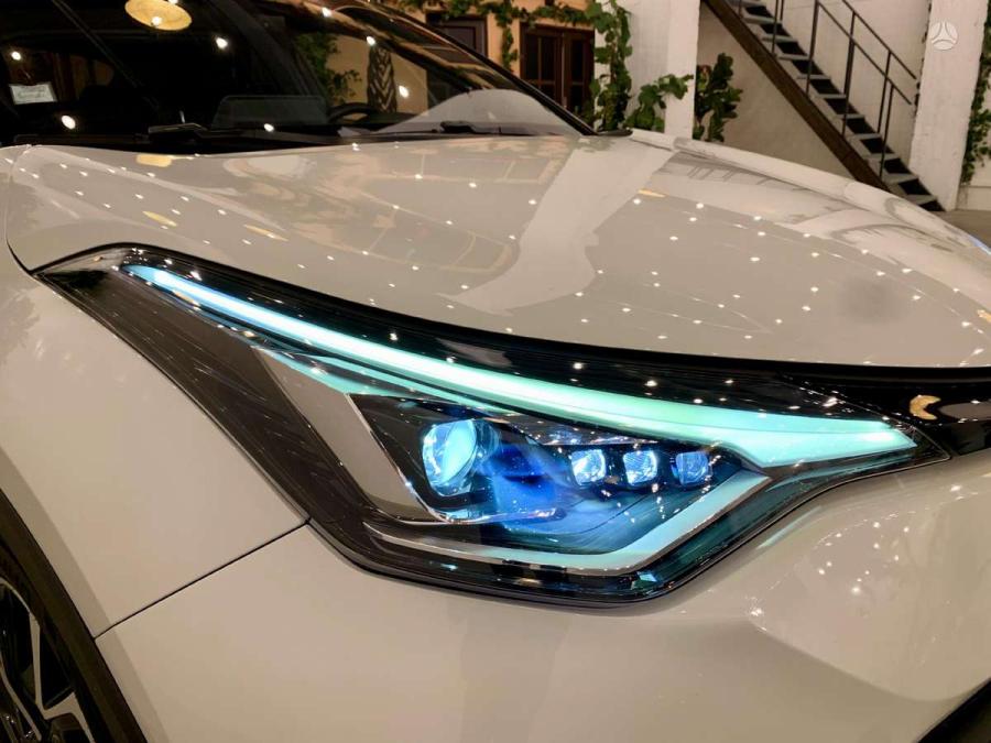 Белый Тойота C-HR 2021 в Паневежис, объемом двигателя 1.80 л и пробегом 140 тыс. км за 19990 €, фото 19 на AUTOMOTO.COM.LV