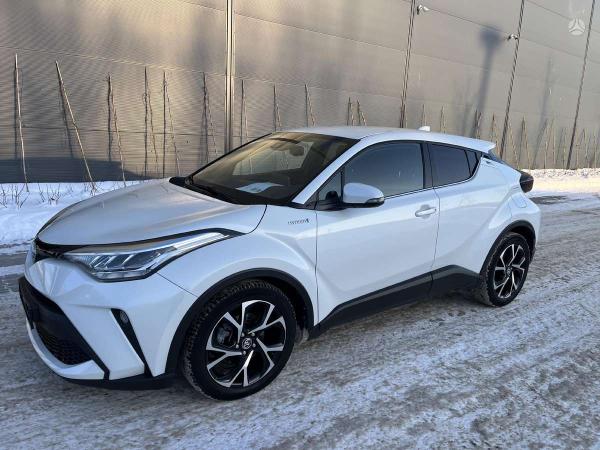Белый Тойота C-HR 2021 в Вильнюс, объемом двигателя 1.80 л и пробегом 150 тыс. км за 17300 €, фото 1 на AUTOMOTO.COM.LV