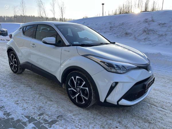 Белый Тойота C-HR 2021 в Вильнюс, объемом двигателя 1.80 л и пробегом 150 тыс. км за 17300 €, фото 2 на AUTOMOTO.COM.LV