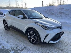 White Toyota C-HR 2021 in Vilnius, with an engine capacity of 1.80 L and mileage of 150 thousand km for 17300 €, photo 2 on AUTOMOTO.COM.LV