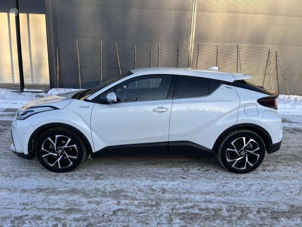 Белый Тойота C-HR 2021 в Вильнюс, объемом двигателя 1.80 л и пробегом 150 тыс. км за 17300 €, фото 5 на AUTOMOTO.COM.LV